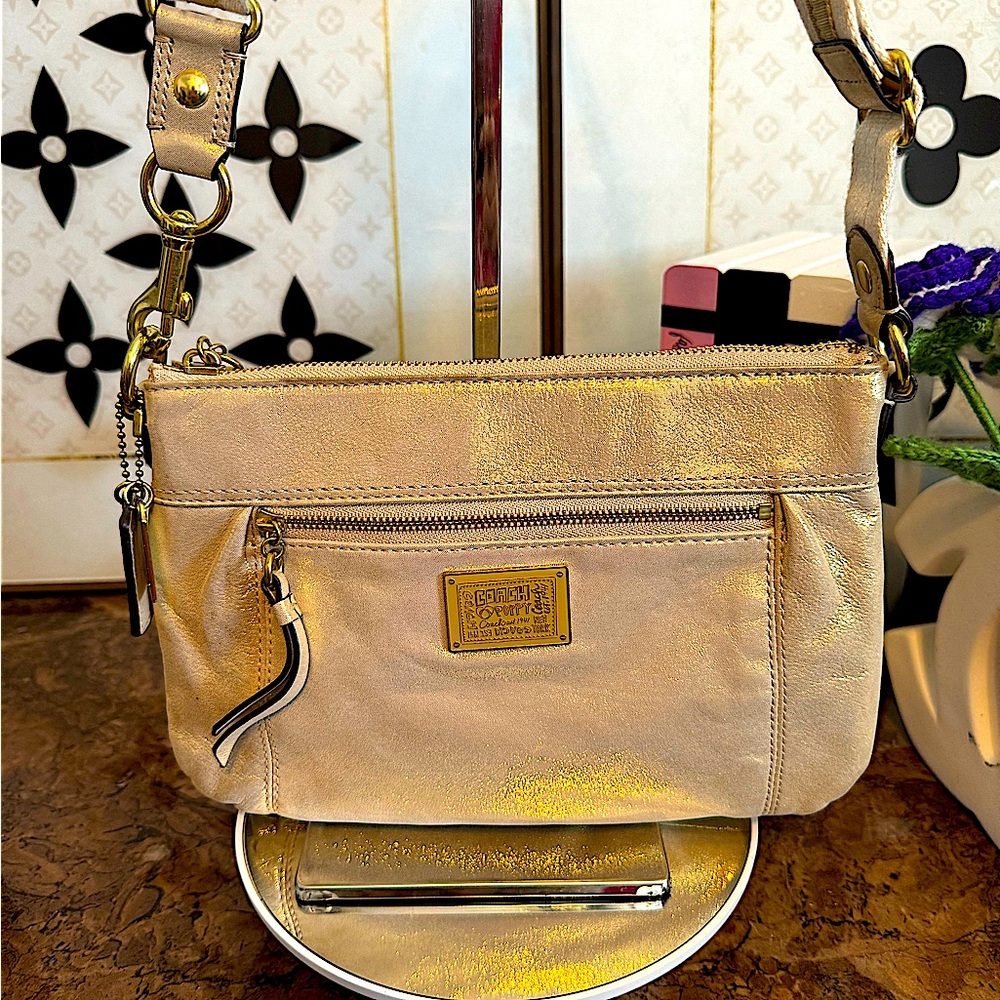 Coach Rare Gold Metallic Poppy With Metal Hang Tag - Gem